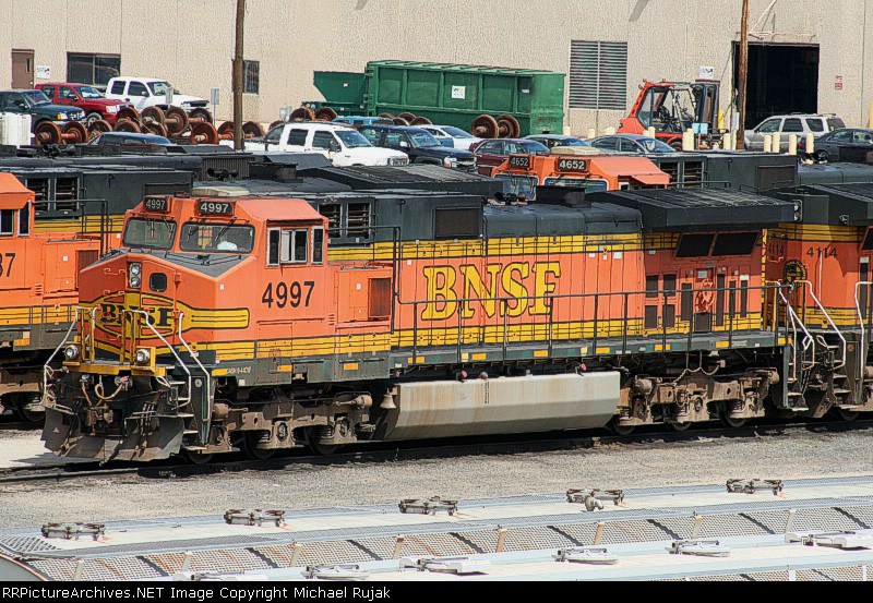 BNSF 4997